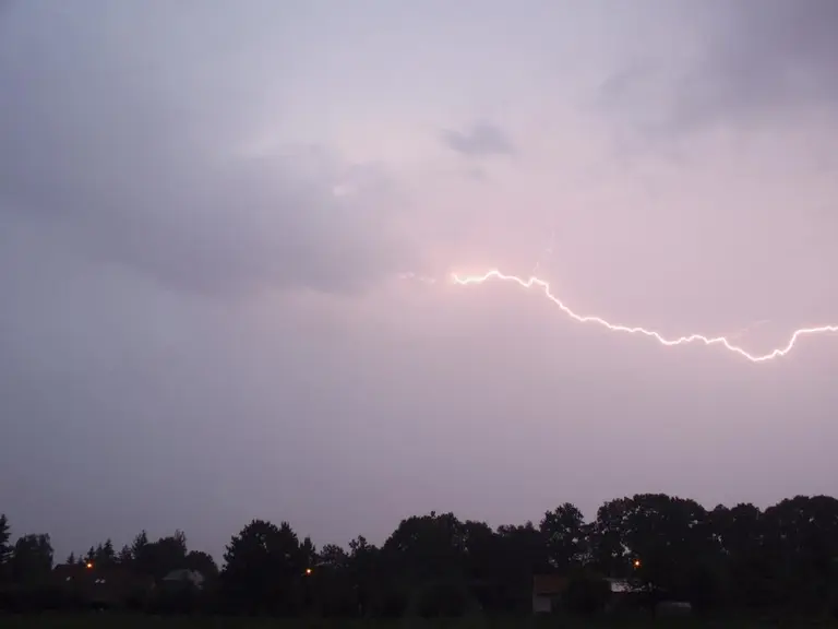 Autoridades identifican a hombre y mujer impactados por un rayo en ...