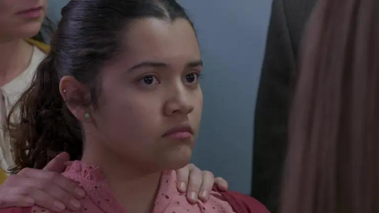 La Rosa de Guadalupe: Capítulo completo 'Niña de casa' | Series La Rosa de Guadalupe | Univision