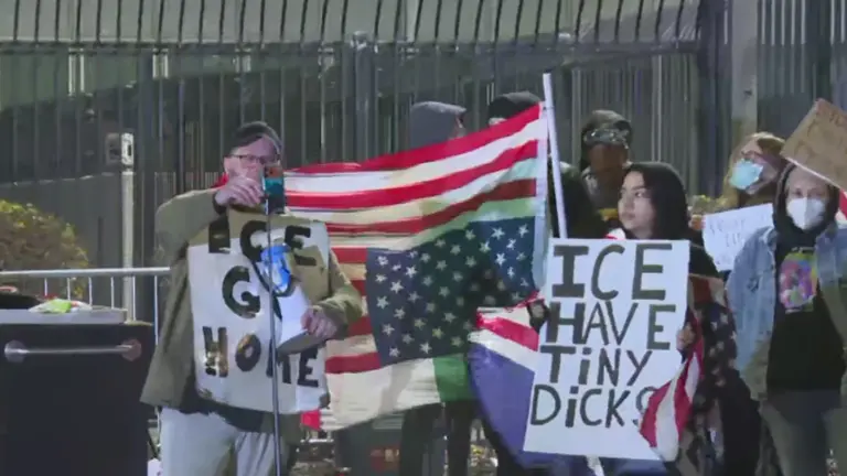 Protestas en Sacramento tras muerte de mujer baleada por agente de ICE ...