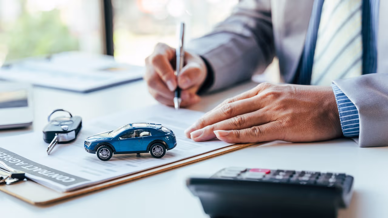 Seguro de auto a bajo costo en California: Requisitos, costos y cómo ...