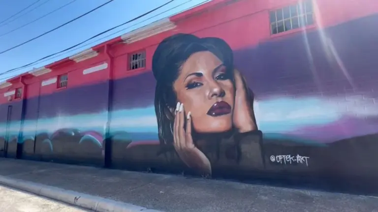 Hacen homenaje a Selena Quintanilla con mega mural en West Side de San ...