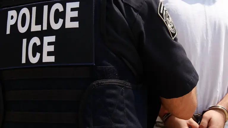 Cómo puede ayudarte el formulario G-28 al ser detenido por ICE: esto ...