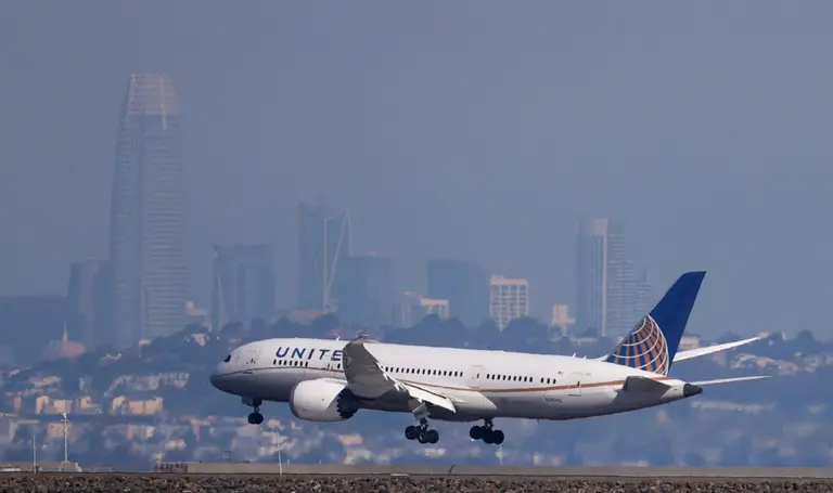 Vuelo UA 954 de United Airlines regresa a San Francisco debido a ...