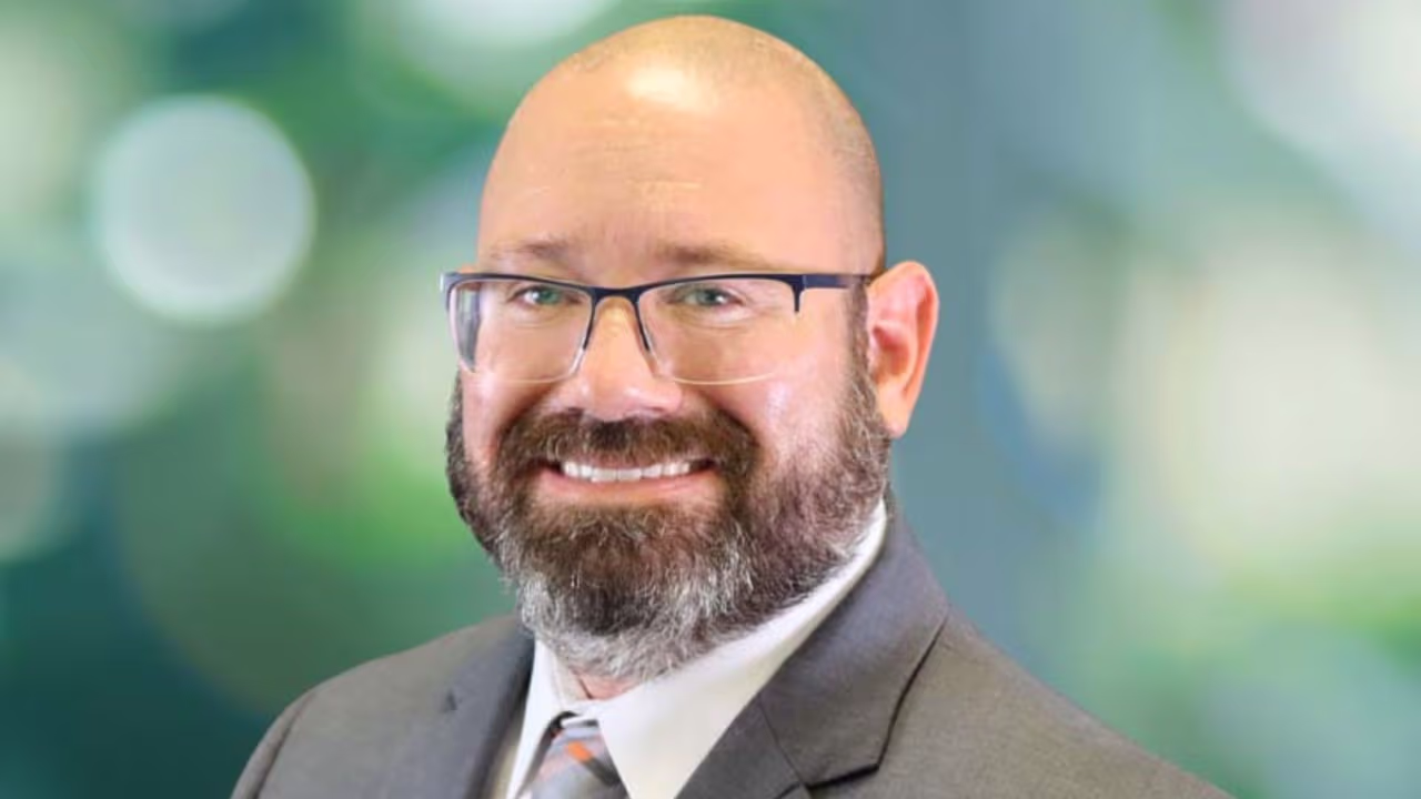Escaño cambia de manos en Senado de Florida: demócrata Brian Nathan ...