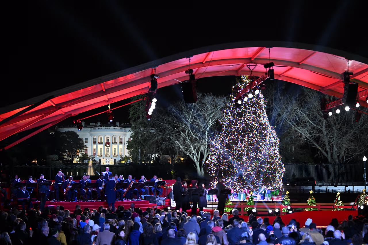 Fotos: el presidente Joe Biden encendió el Árbol de Navidad en ...
