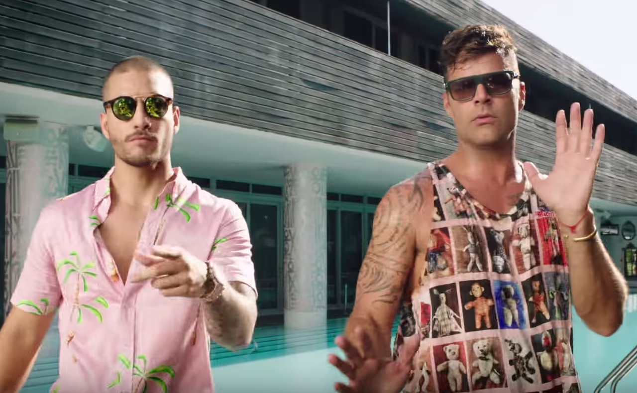 Mira a Ricky Martin y Maluma en una 'pool party' en Miami en 'Vente Pa ...