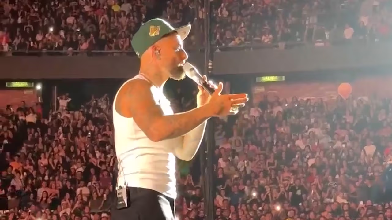 Maluma interrumpe su concierto en México al descubrir un bebé en el ...