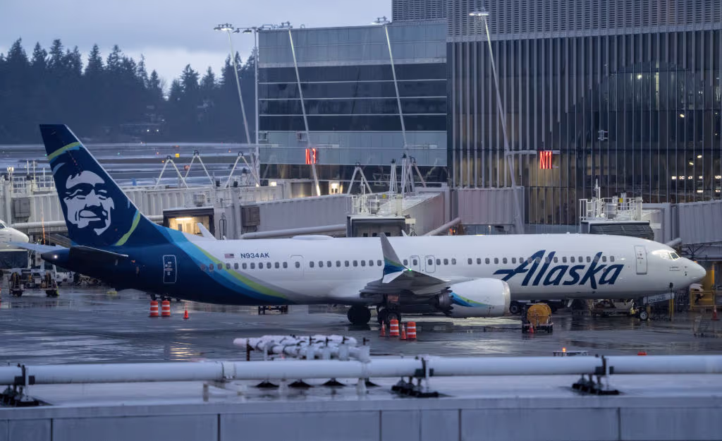 Alaska Airlines inmoviliza sus Boeing 737-9 después de que uno de ellos ...