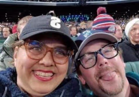 Leticia Martínez-Cosman se tomó esta selfie en un juego de béisbol y ...
