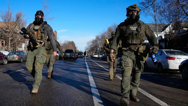 Mexicano muere bajo custodia del ICE en centro de detención de Clayton ...