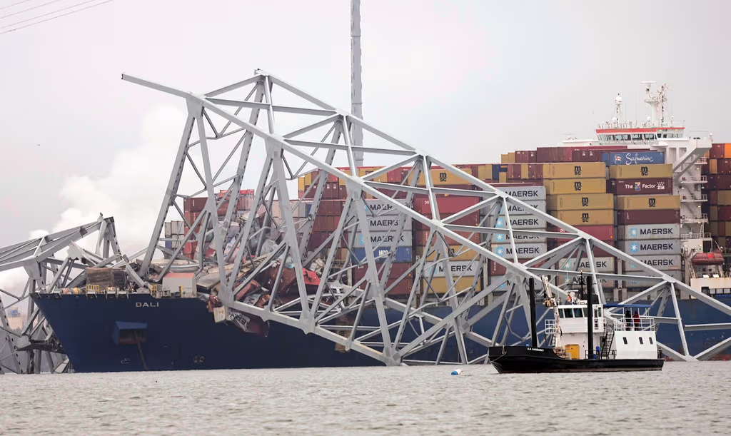 Rescatan los cuerpos de dos trabajadores en el río Patapsco, también ...