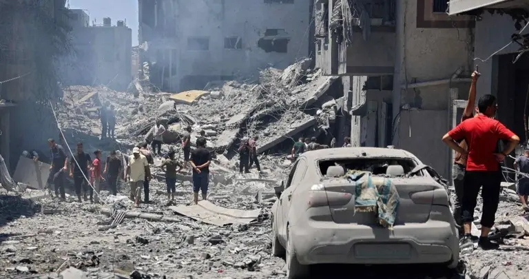 Suman 28 muertos por ataques israelíes en Gaza | N+ Univision Estados ...