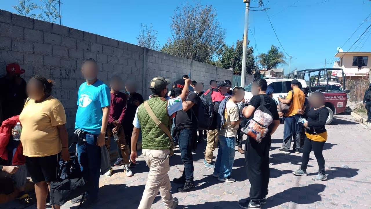 “Nos siguen invadiendo por miles”: Facebook atiza la xenofobia en ...