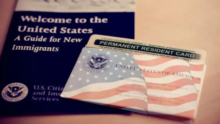 ¿Puede un deportado que recibe una carta de green card volver a EEUU ...