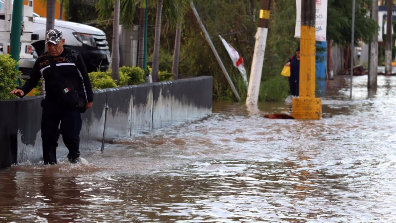 Tormenta tropical Alberto llega a México y deja fuertes inundaciones ...