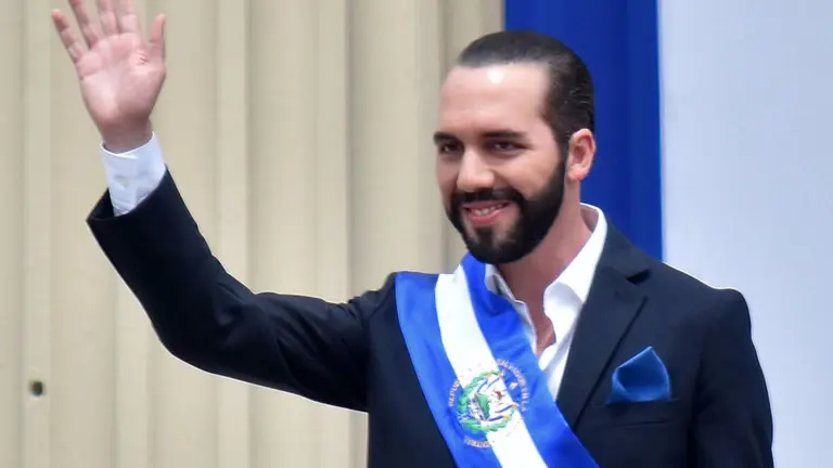 Críticas a Nayib Bukele por modificar la constitución para su ...