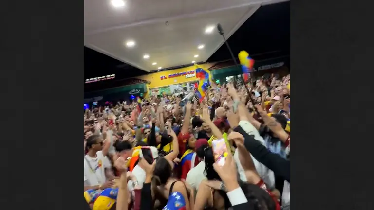 Los falsos videos sobre festejos multitudinarios en Venezuela ante la ...