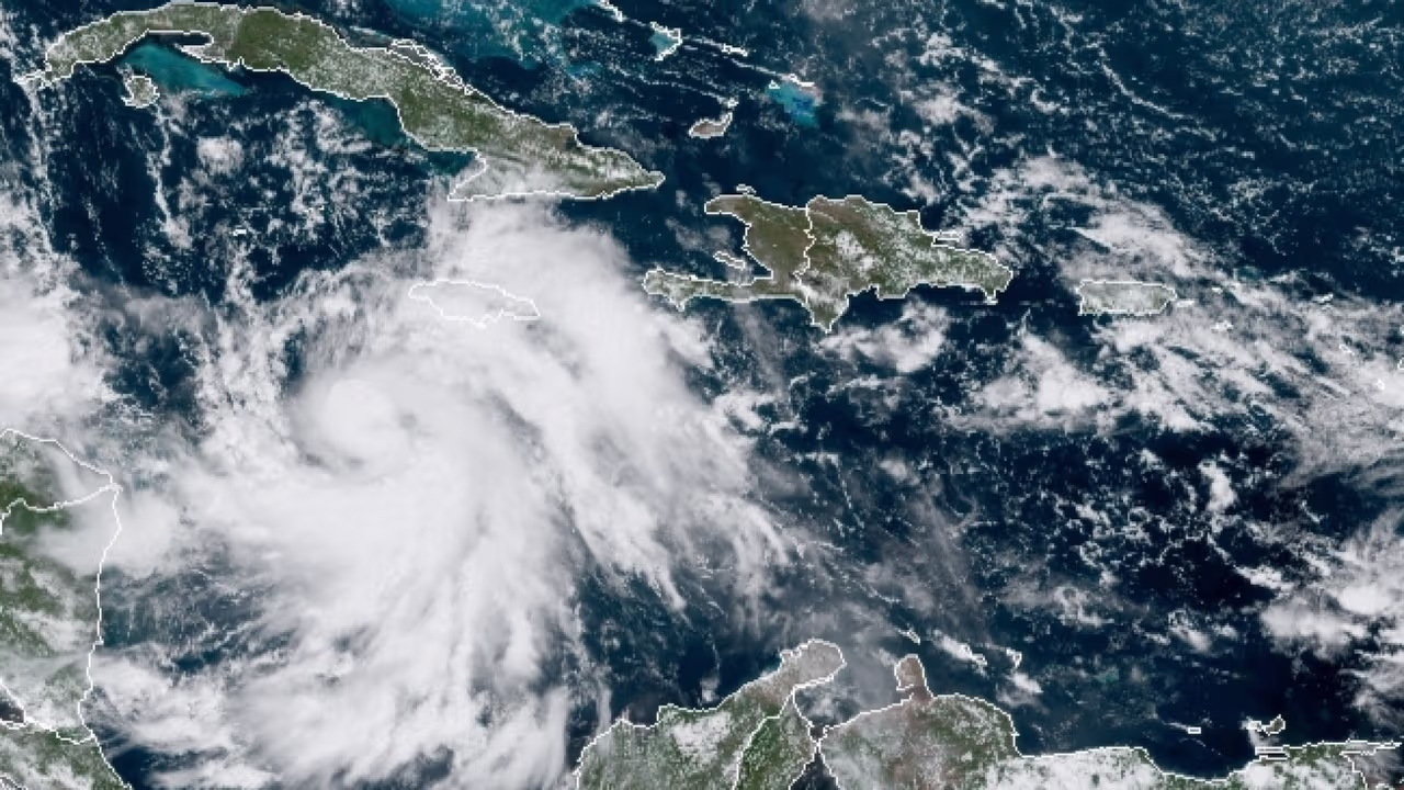 El huracán Delta marca un hito y además romperá un récord que se ...