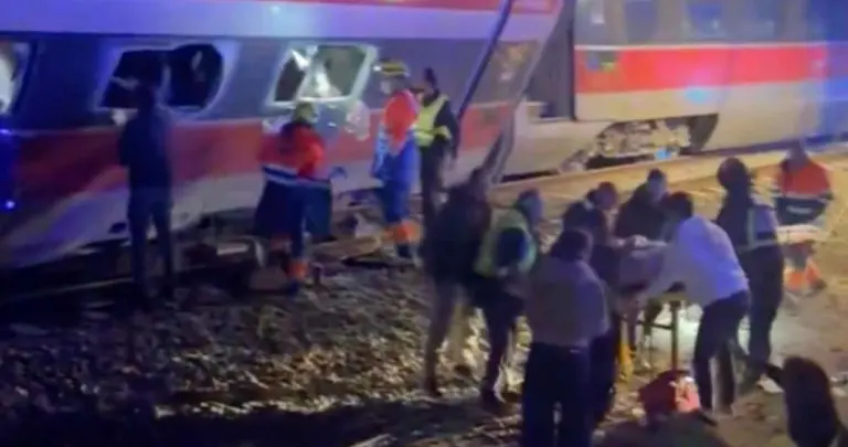 Accidente de Tren en España Hoy Cordoba Deja 21 Muertos | N+ Univision ...