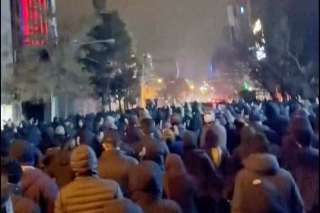 Protestas en Irán: un alto cargo del gobierno eleva a 2,000 el balance ...