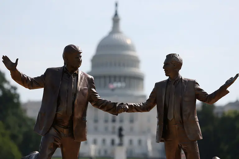 Elon Musk, Stephen Bannon, Peter Thiel y el príncipe Andrew de ...