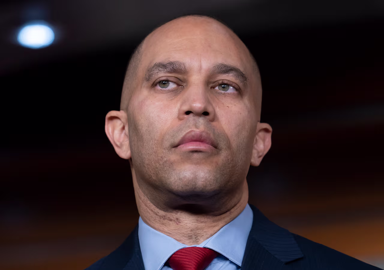 Hakeem Jeffries es elegido líder de los demócratas en la Cámara de ...