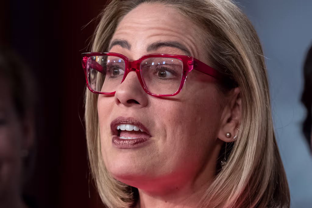 Kyrsten Sinema, senadora independiente de Arizona, dice que no buscará ...