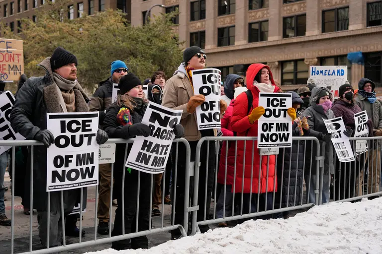 Trump cuestiona las protestas contra ICE en Minnesota: "¿Por qué luchan ...