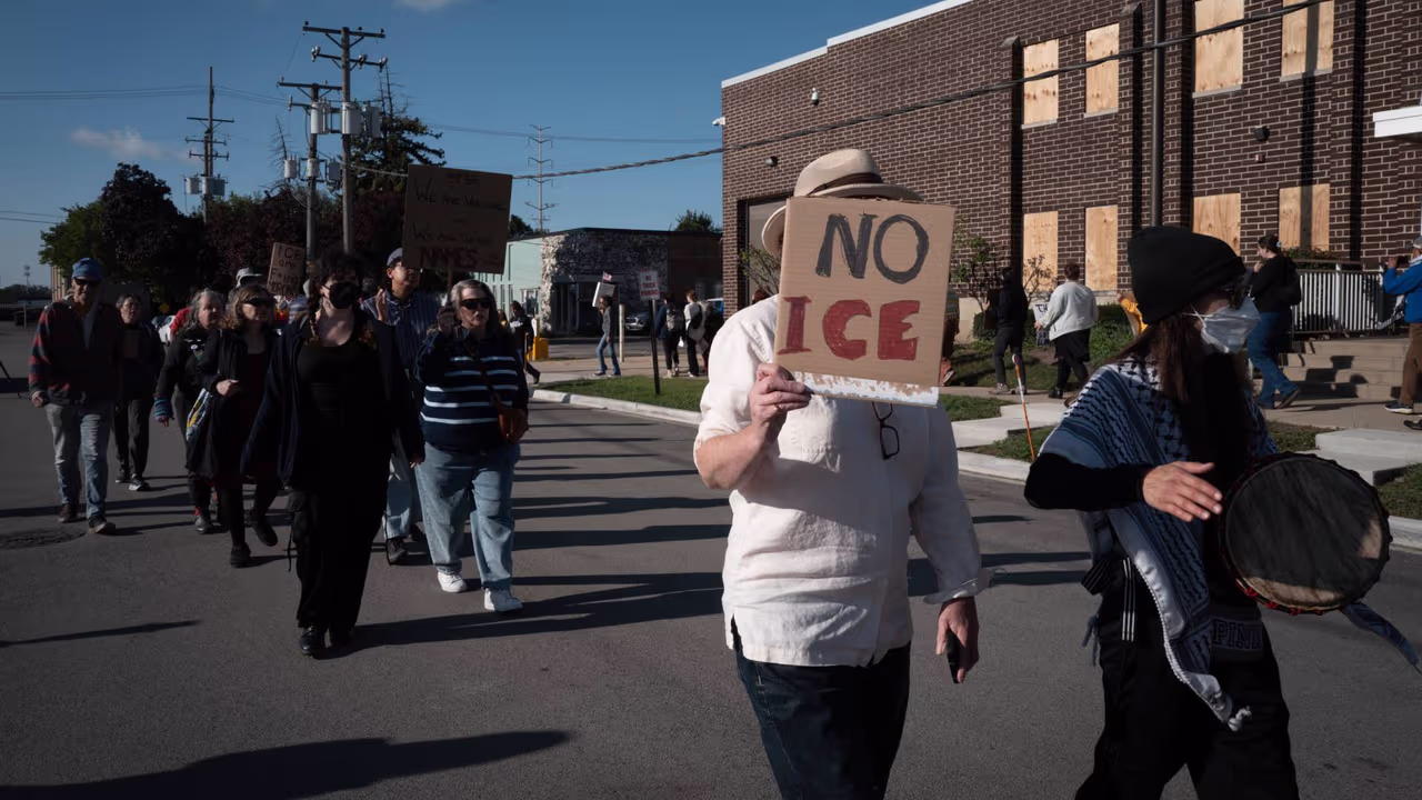 Protestas frente a centro de ICE en Broadview por posibles redadas en ...