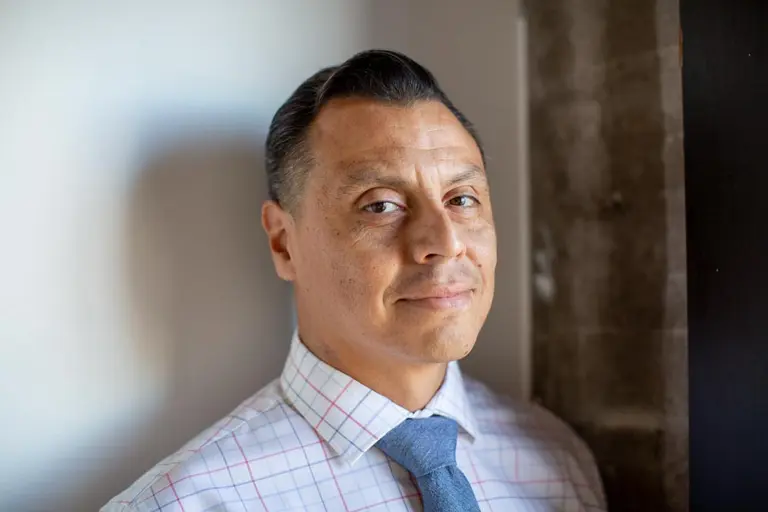 Portraits of a New Beginning: Roberto Luca | Noticias Univision | Univision