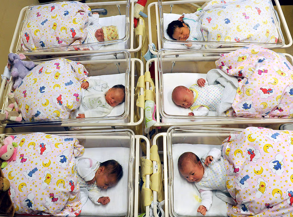 Los nombres de bebés más populares de Estados Unidos en 2024 (uno subió ...