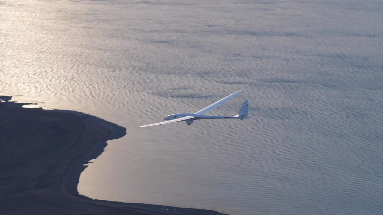 Un avión sin motor llega al espacio | N+ Univision | Univision