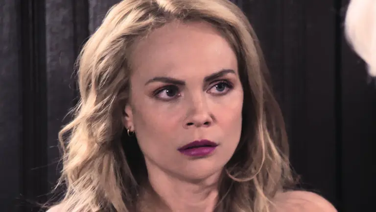 Érika es amenazada con revelar que no está embarazada | Novelas A.Mar ...