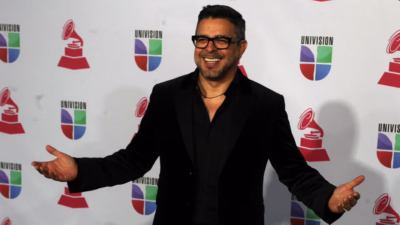 La difícil niñez de Luis Enrique y cómo la música lo salvó | Shows Al ...