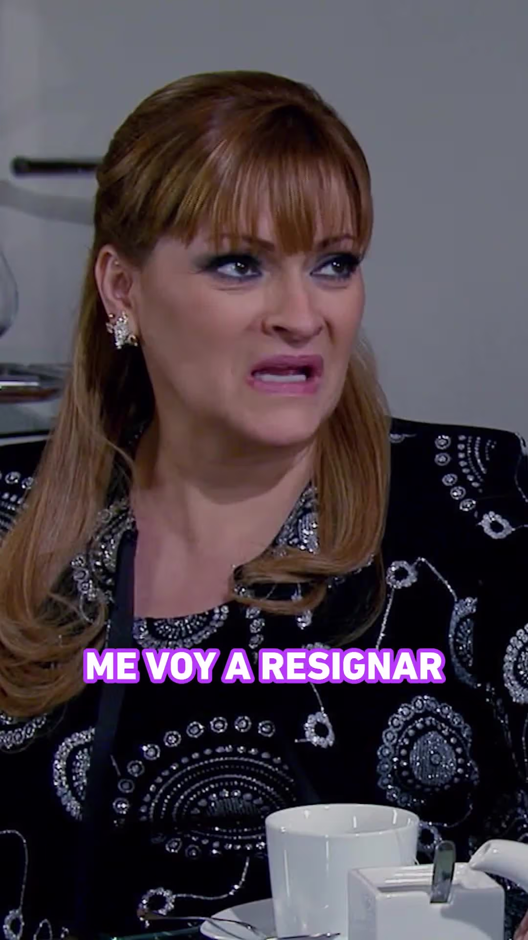 Roberta se burla de Fina | Novelas Cuando me enamoro | Univision