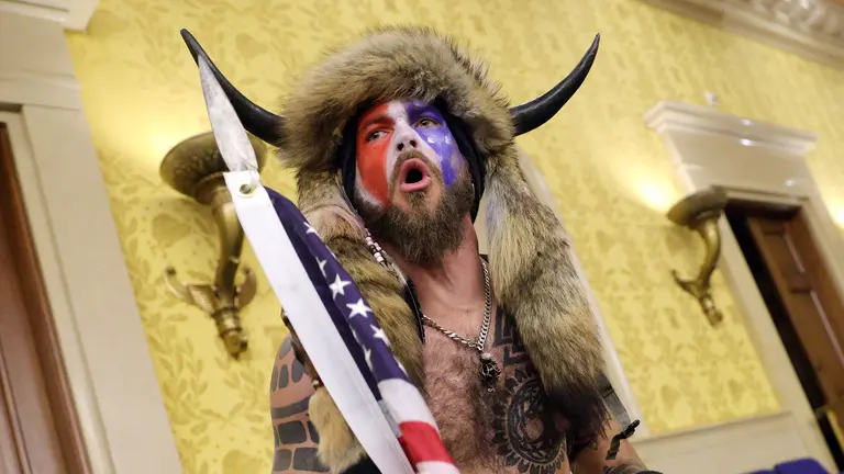 El 'Q-Shaman' pide perdón por entrar al Capitolio | Shows Despierta ...