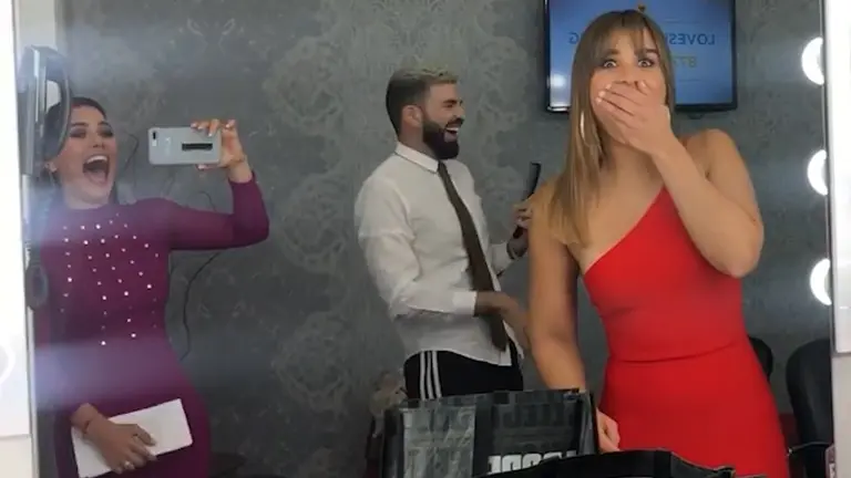 “Estoy casi llorando”: Clarissa Molina no puede creer lo que le hizo en el cabello Jomari Goyso ...