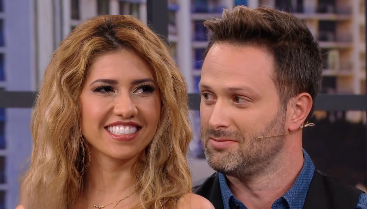 Palco-amor en acción: Gary levantó la mano para flechar a Elvia ...