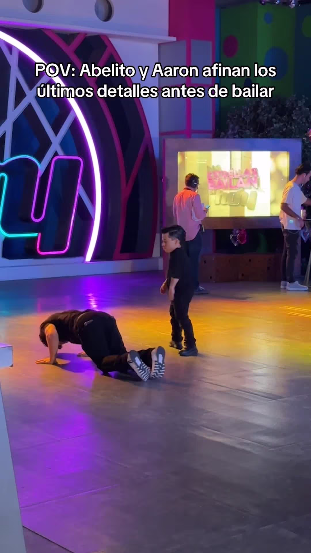 Aarón y Abelito ensayan antes de su presentación | Shows Hoy | Univision