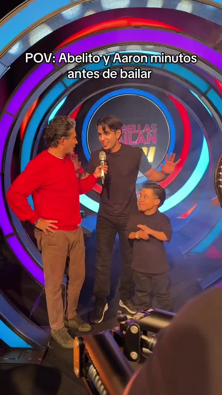 Abelito acepto el RETO de BAILAR con su compadre | Shows Hoy | Univision