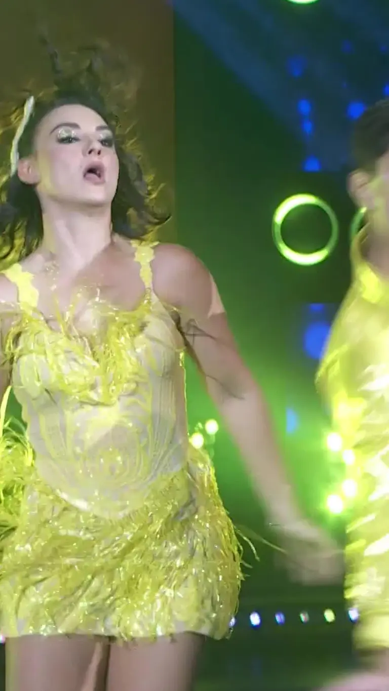 El Chevo y Jade abrieron la pista de Las Estrellas Bailan en Hoy ...