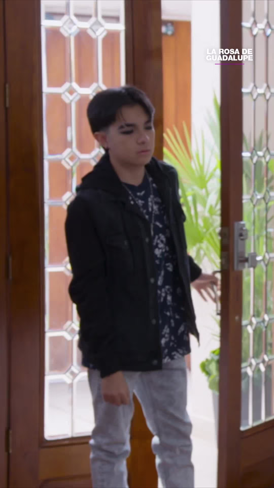 Álvaro llega crudo y desvelado a su casa #GolpesalCorazón | Series La ...