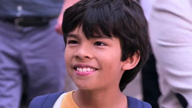 Chema vive con el sueño de poder ir a la escuela | Series La Rosa de ...