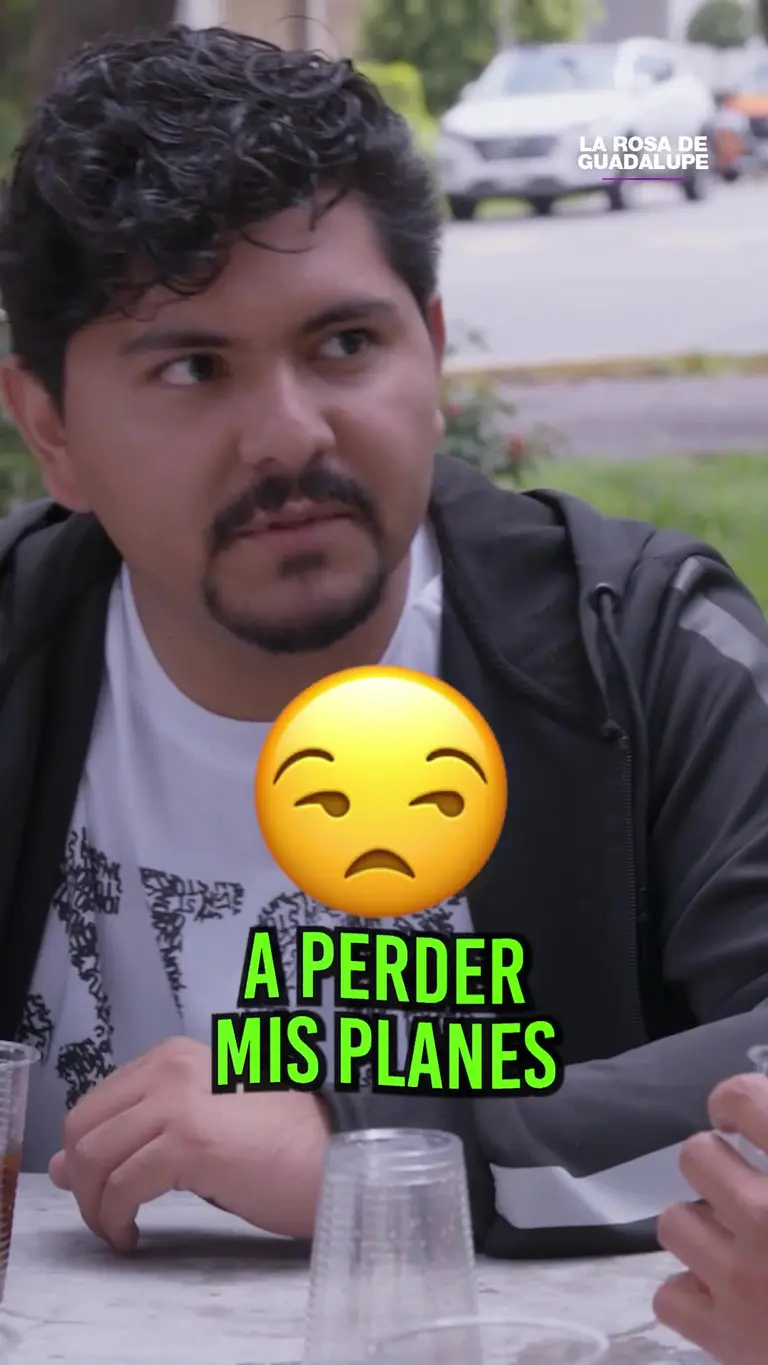 Eres como su perrito faldero que le lame la mano | Series La Rosa de ...