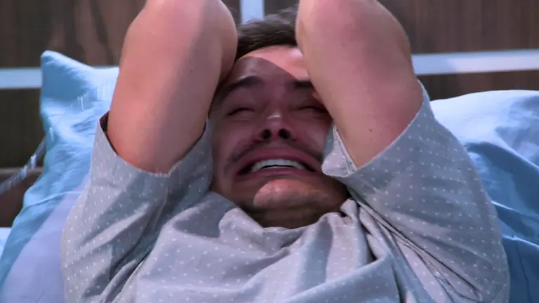 Fidel ve su vida derrumbarse tras un accidente | Series La Rosa de ...