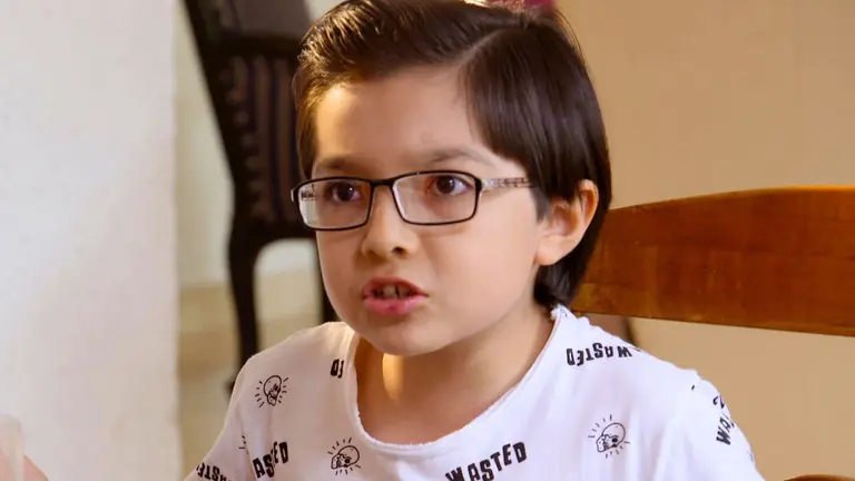 Toby se siente abandonado por su hermano Max | Series La Rosa de ...