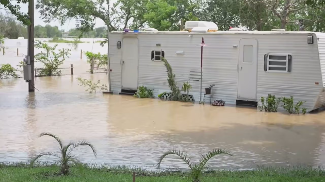 Calles y casas inundadas: el terrible panorama en Texas tras las ...