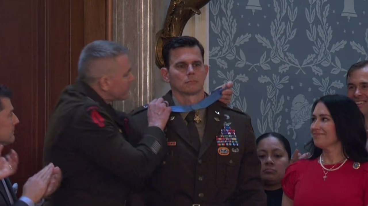 ¿Quién es Eric Slover, quien recibió Medalla de Honor y participó en ...