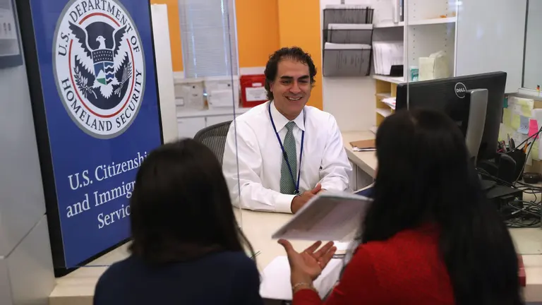USCIS anuncia cambios para los pagos de trámites migratorios: esto ...