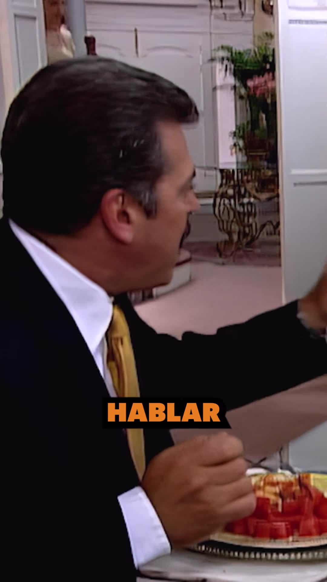Ramón sale en defensa de Lucía frente a Miguel Ángel | Shows | Univision